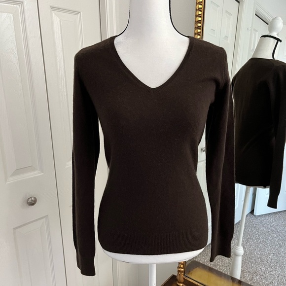 Vineyard Vines | Sweaters | Vineyard Vines Ladies 0 Cashmere Vneck Long Sleeve Sweater Brown Sz ...